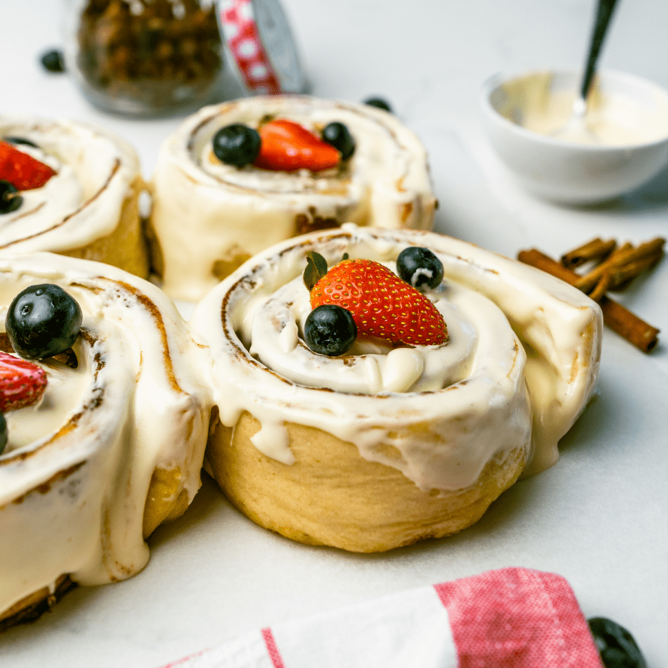 Berries Filled Cinnaroll – Cinnamon Scent